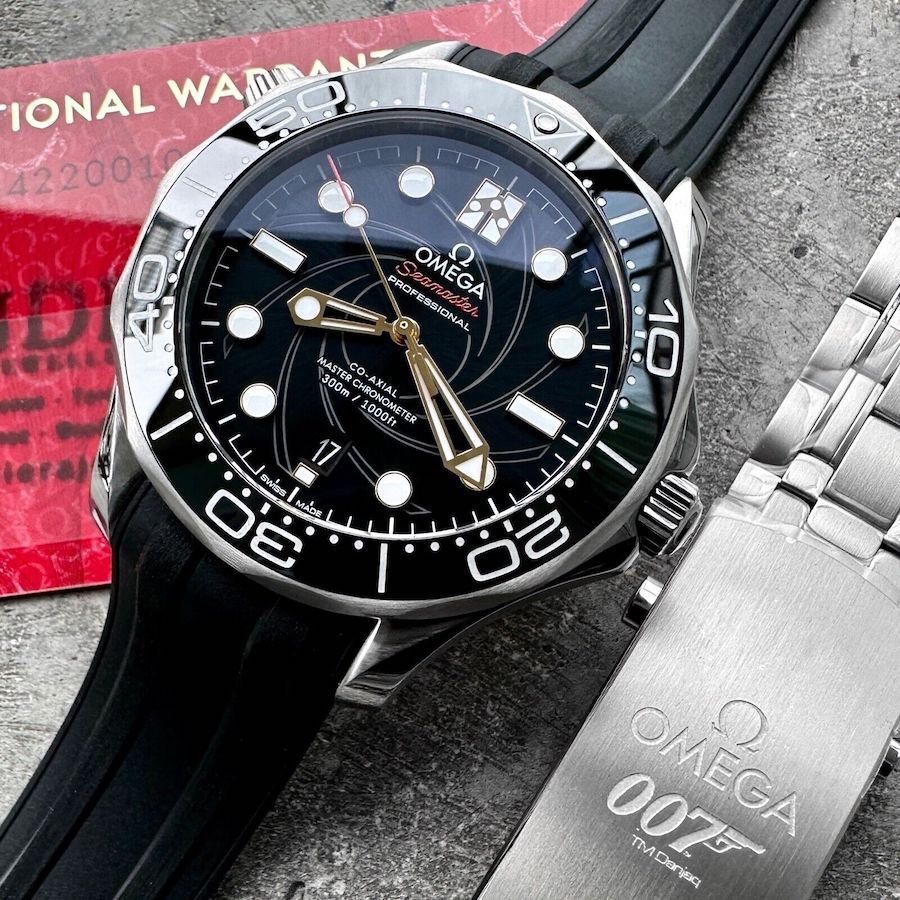 Omega Seamaster James Bond 300 M Ceramic 210.22.42.20.01.004 Box and P ...